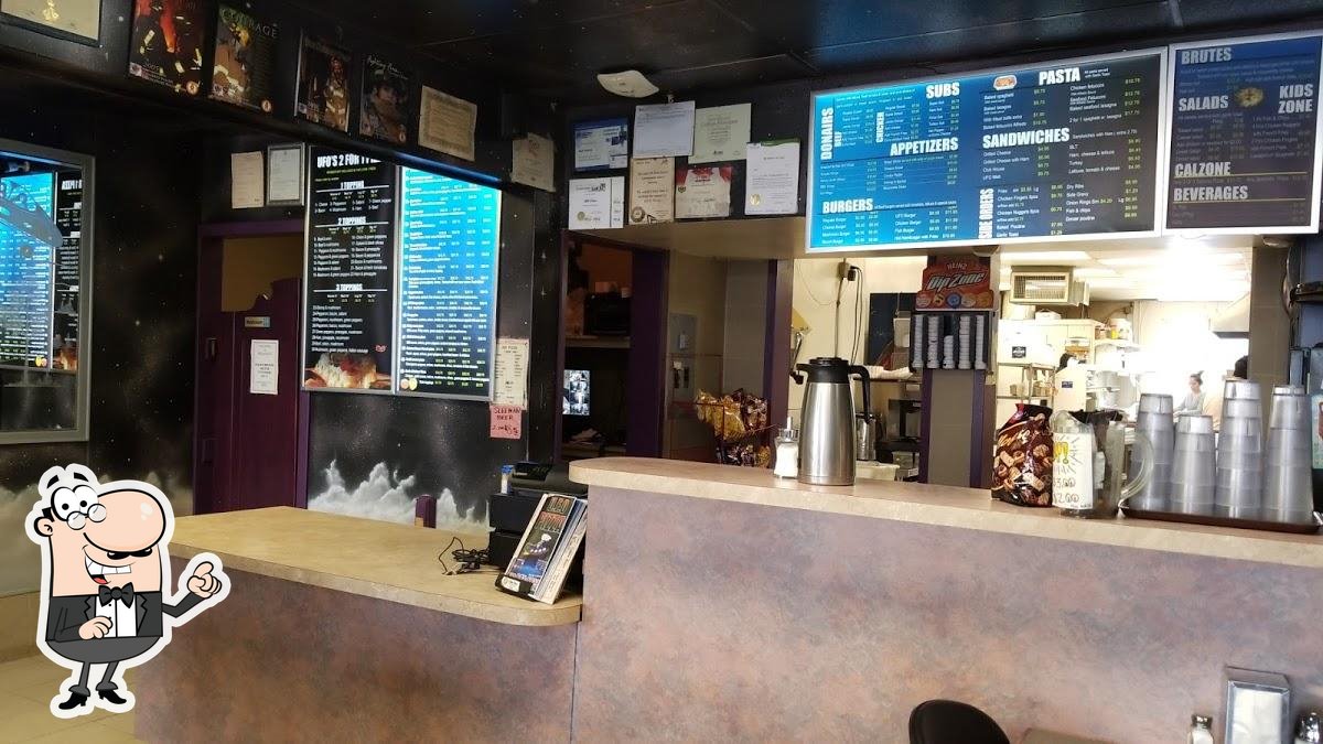 UFO Pizza, 5011 50 Ave in Saint Paul - Restaurant reviews