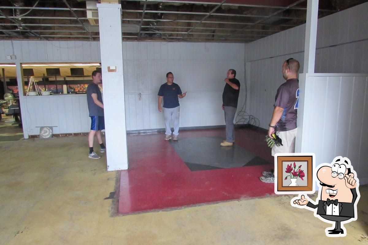 Red Circle Bar & Lanes in Parma - Restaurant menu and reviews