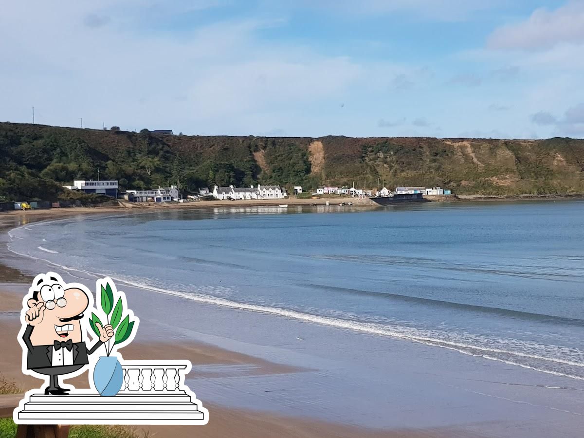 Siop a Caffi Traeth Becws Islyn in Nefyn - Restaurant reviews