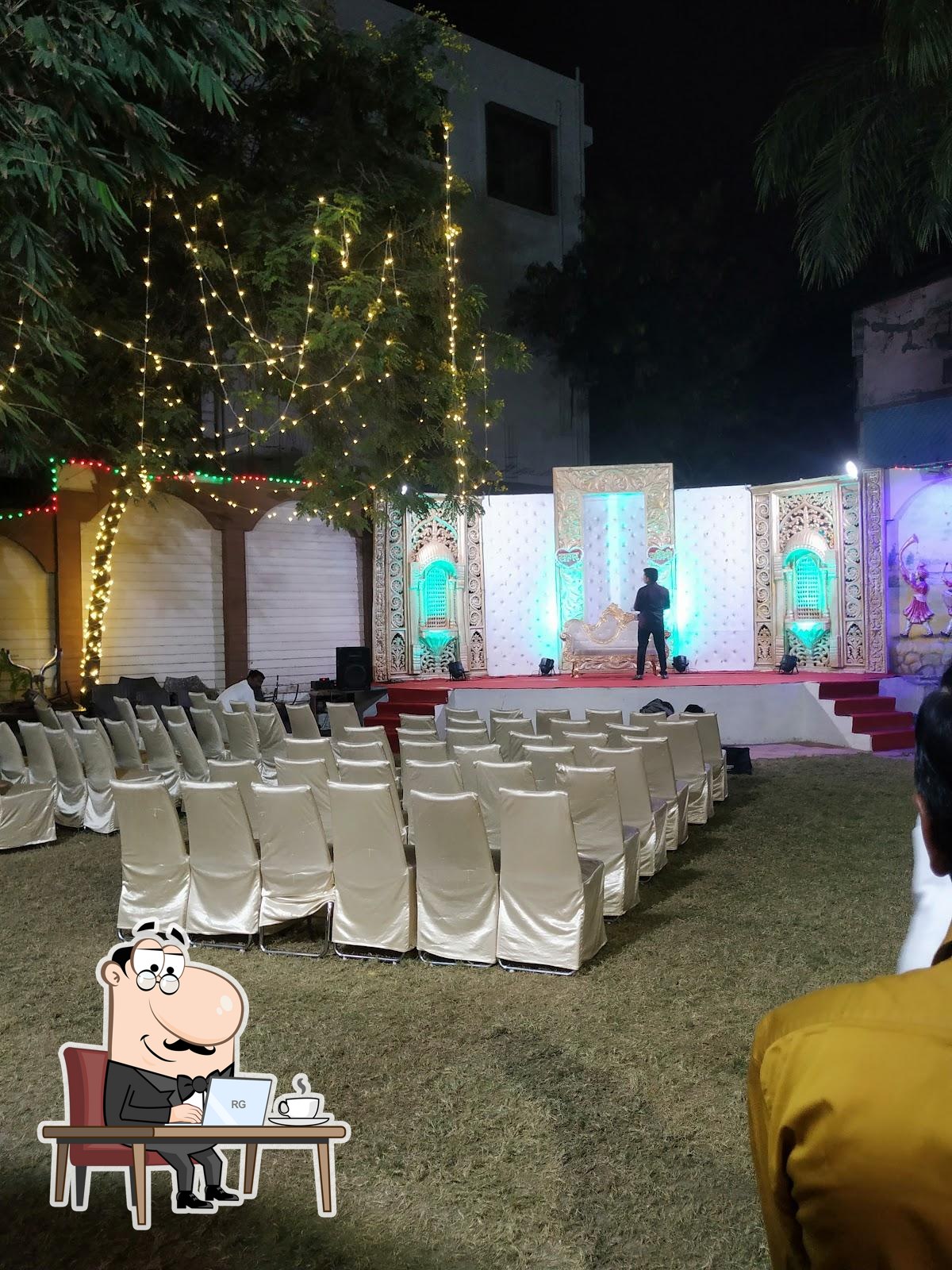 Hotel Center Plaza, Akola - Restaurant reviews