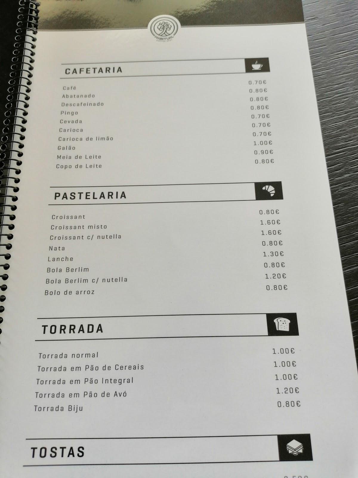 Menu em HABITUAL Café, Maia