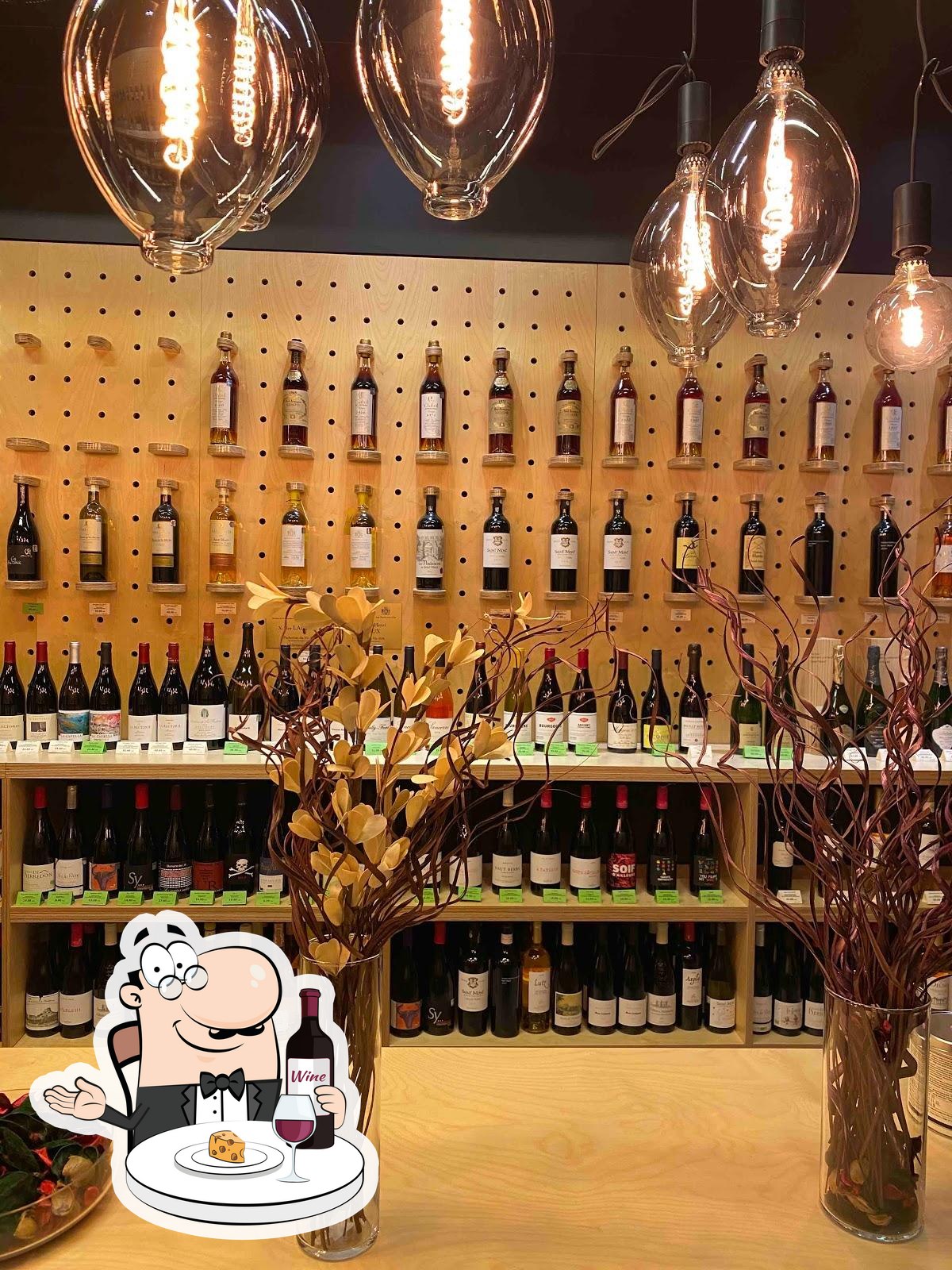 Chateau Verdens (Elizabete) pub & Bar, Riga, Elizabetes iela 21A ...