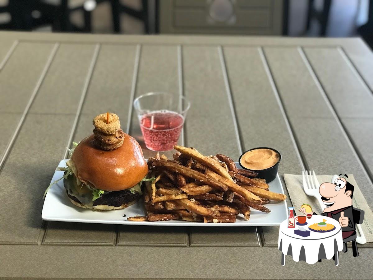 Cleats Bar & Grille in Lansing - Restaurant menu and reviews