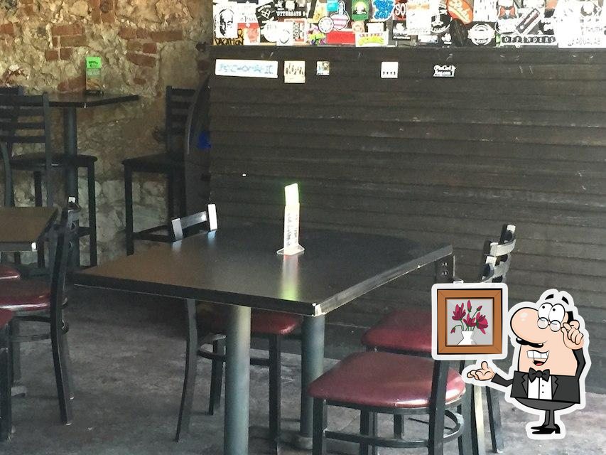 Three Links Deep Ellum, 2704 Elm St in Dallas - Restaurant menu and reviews
