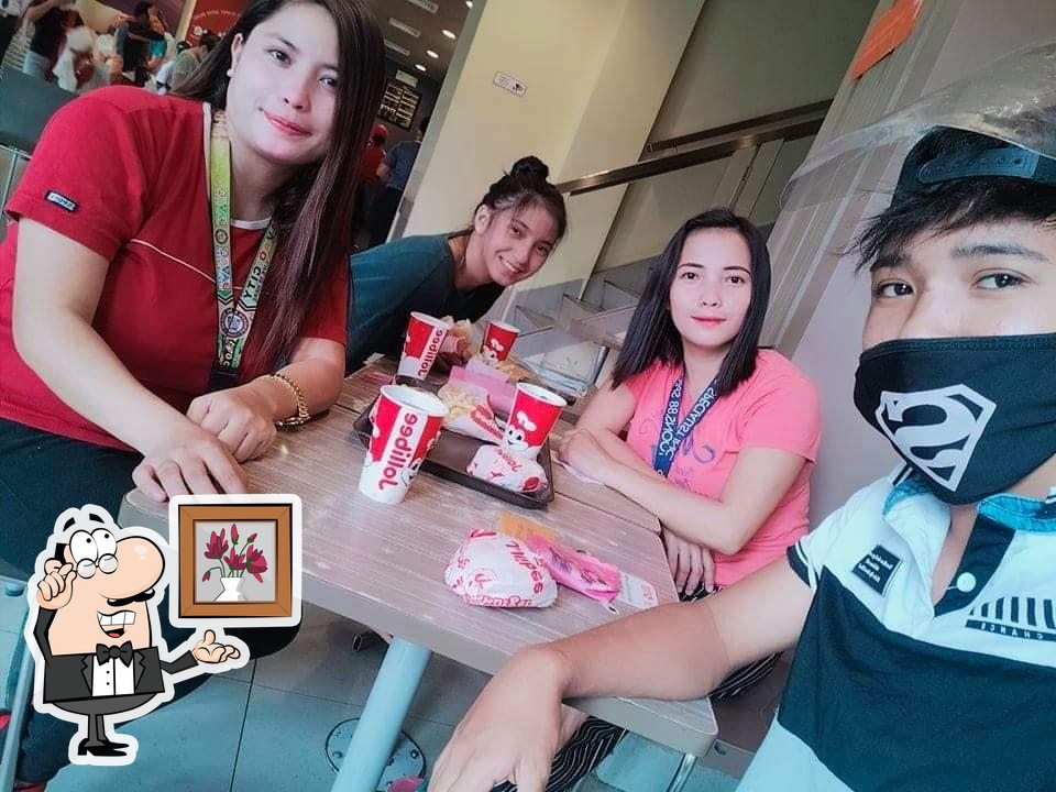 Jollibee restaurant, Davao City, 5FQ4+WCJ - Restaurant menu and reviews