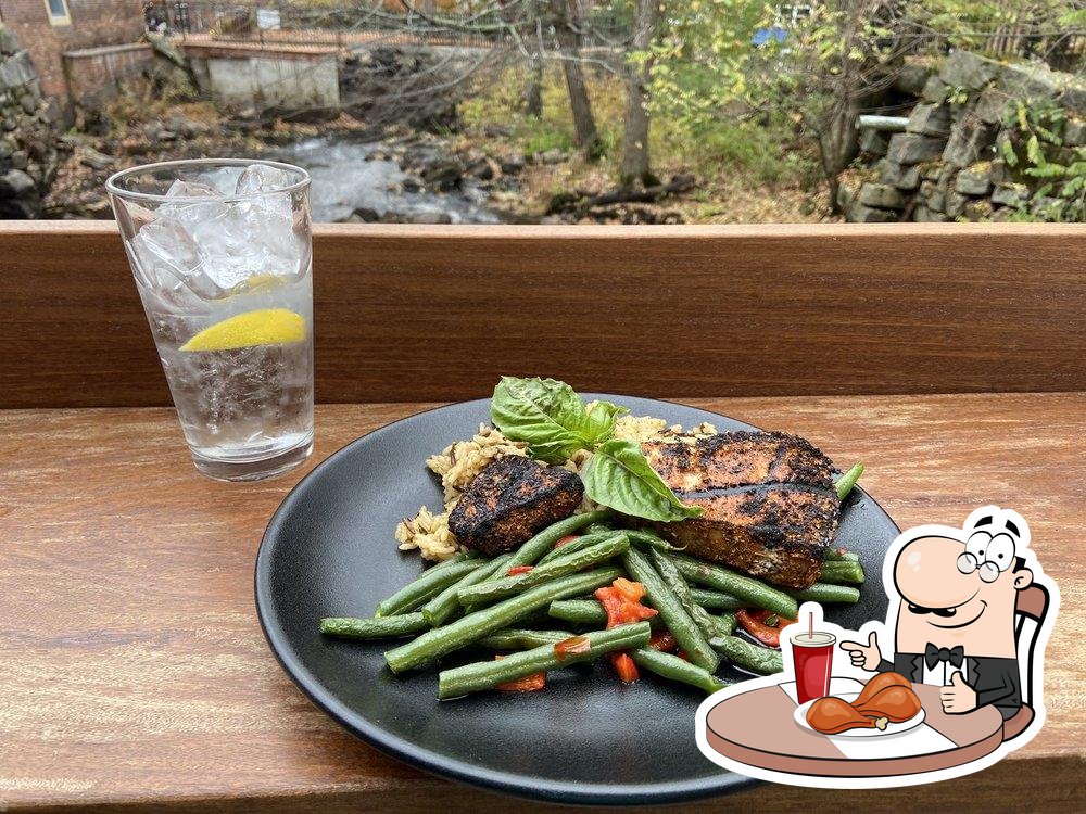 Blue Moon Kitchen and Bar in Amesbury - Restaurant menu and reviews