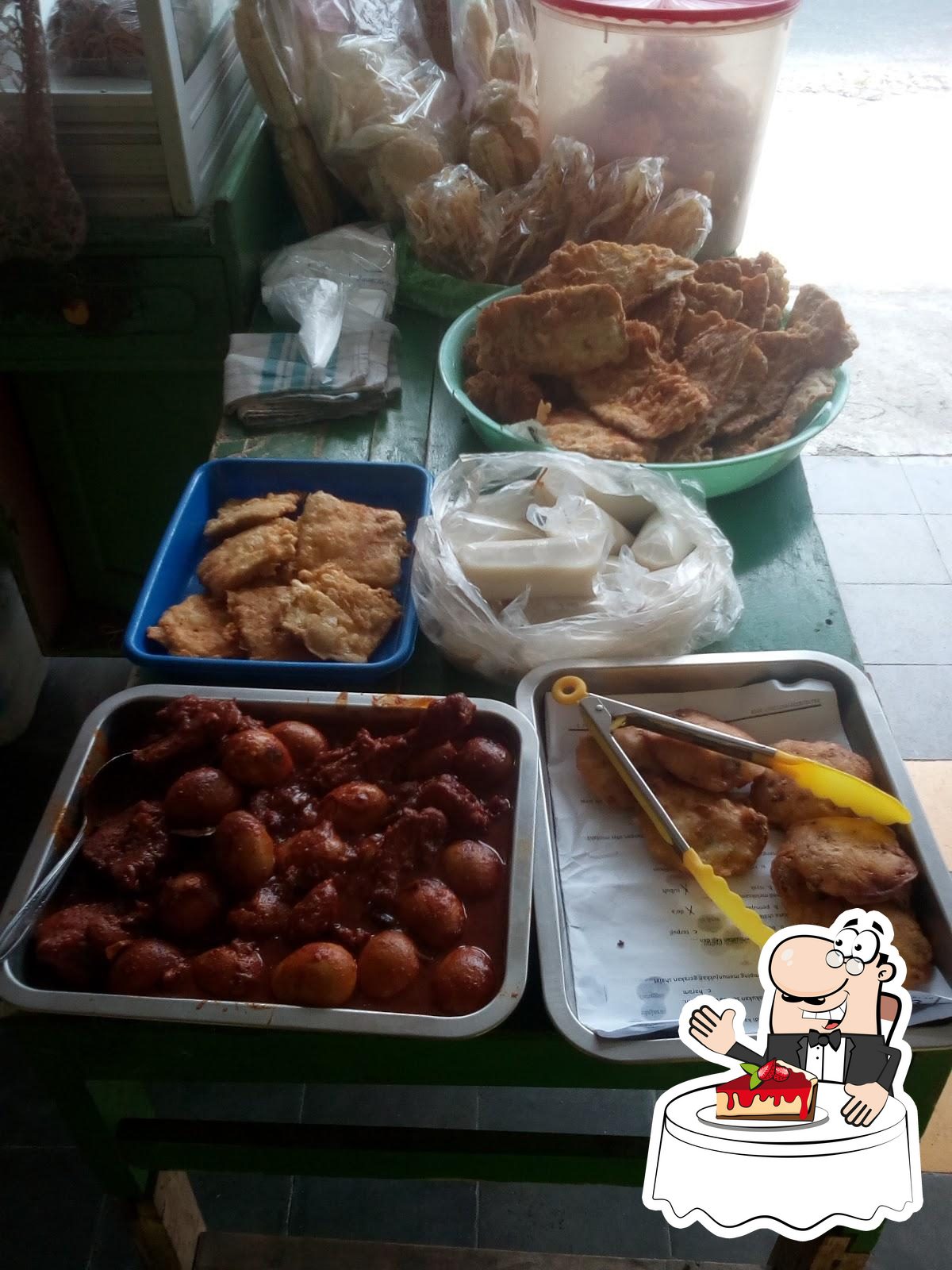 Nasi pecel nasi kuning bu ibdah restaurant, Ponorogo - Restaurant reviews