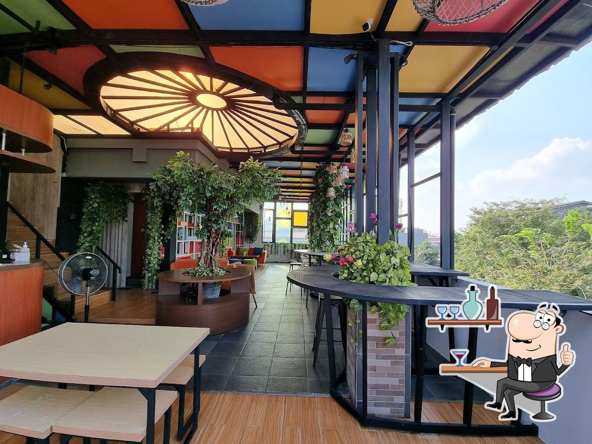 Moon Bow Rooftop, Central Jakarta - Restaurant menu, prices and reviews