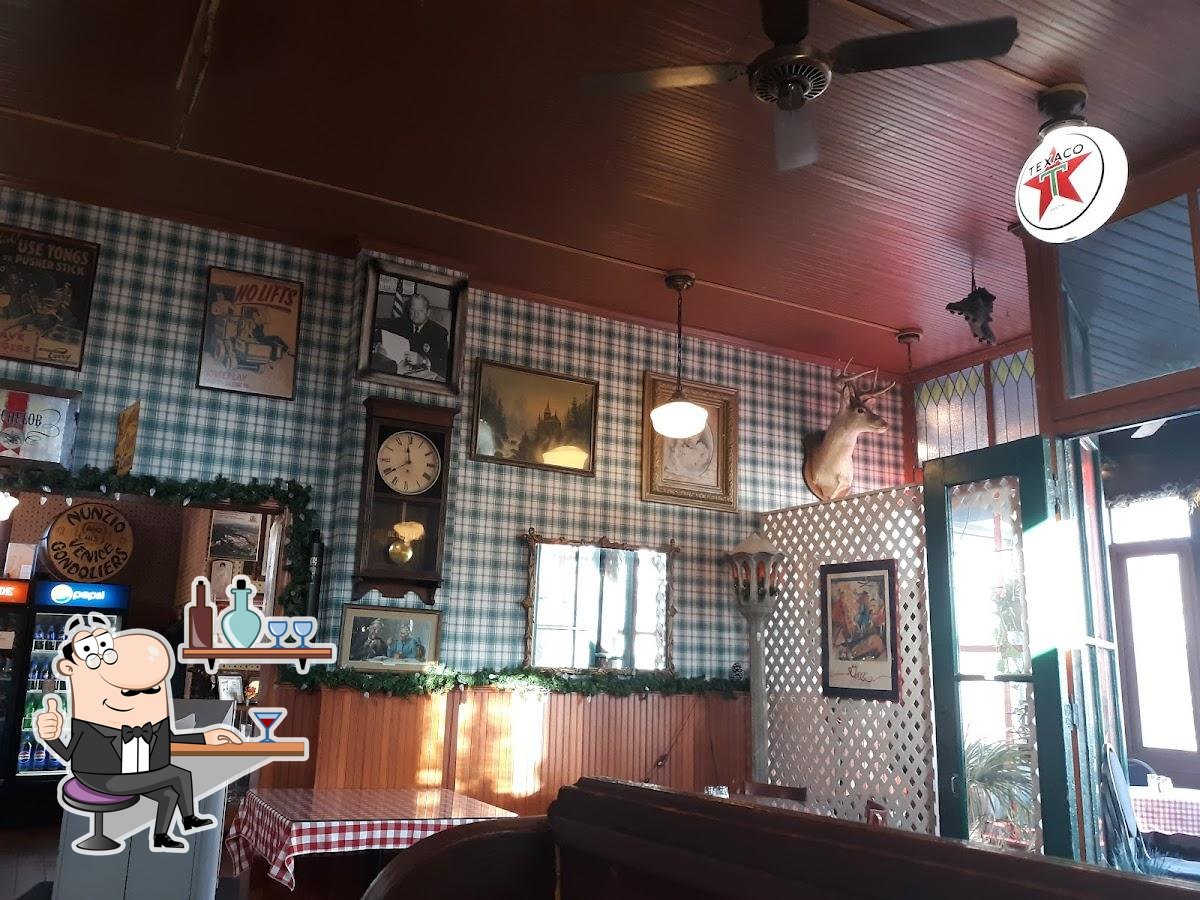 Uncle Joe's Pizzeria, Geneva - Restaurant menu, prices and reviews