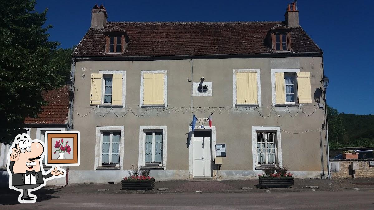 Auberge du Camp de Cora pub & bar, Saint-Moré - Restaurant reviews