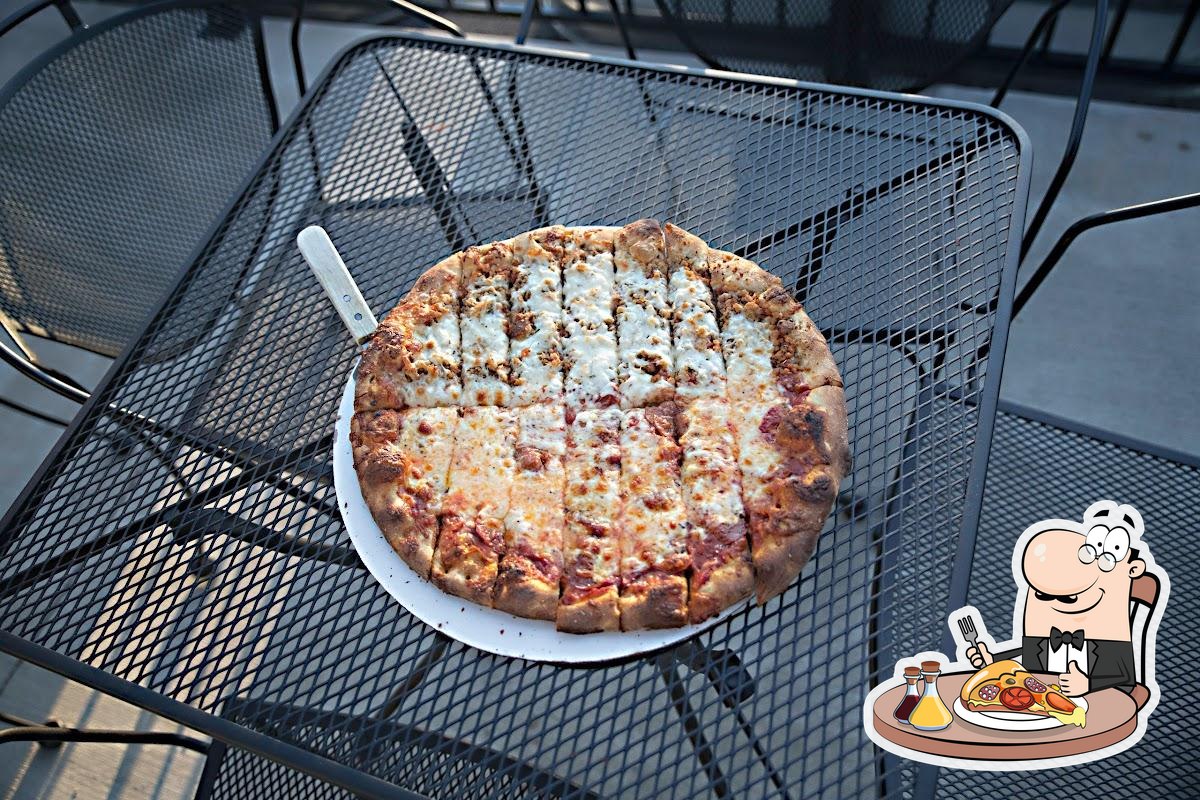 Clint's Draft House Pizza & Grill in Moline - Restaurant menu and reviews