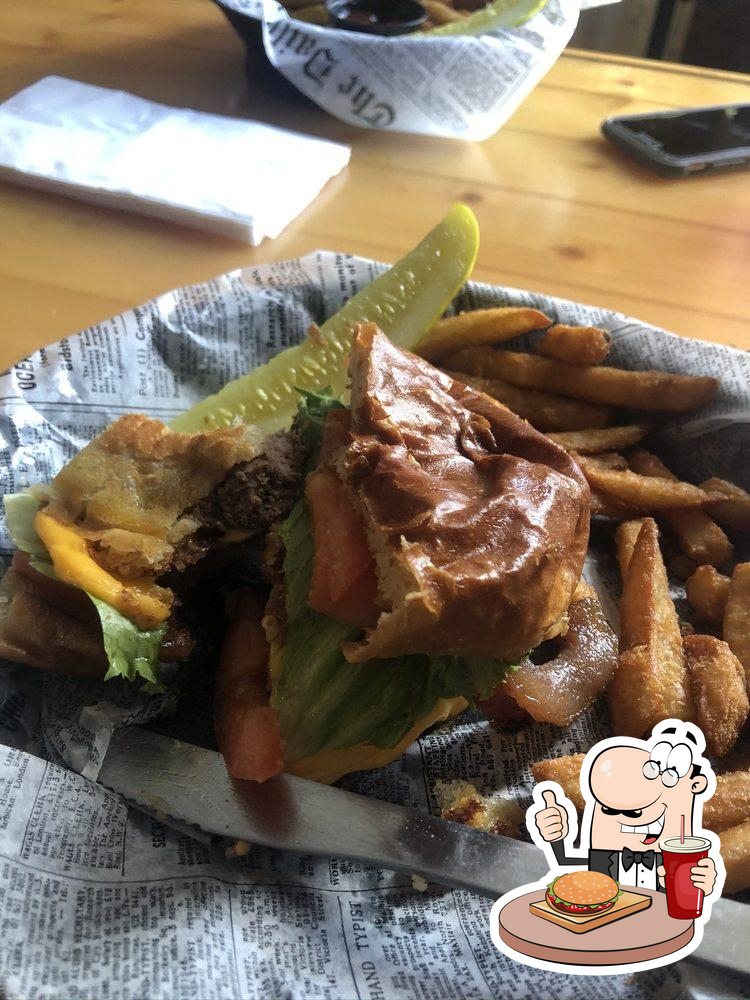 Beacon Sports Bar & Grill in Hermantown - Restaurant reviews