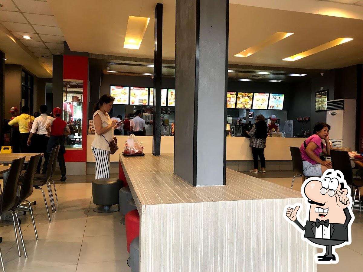 Jollibee fast food, Capas - Restaurant reviews