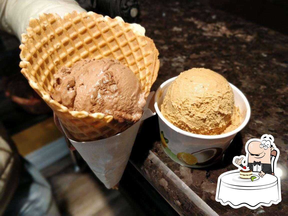 Ed’s Real Scoop, 2370 Lake Shore Blvd W in Toronto - Restaurant reviews