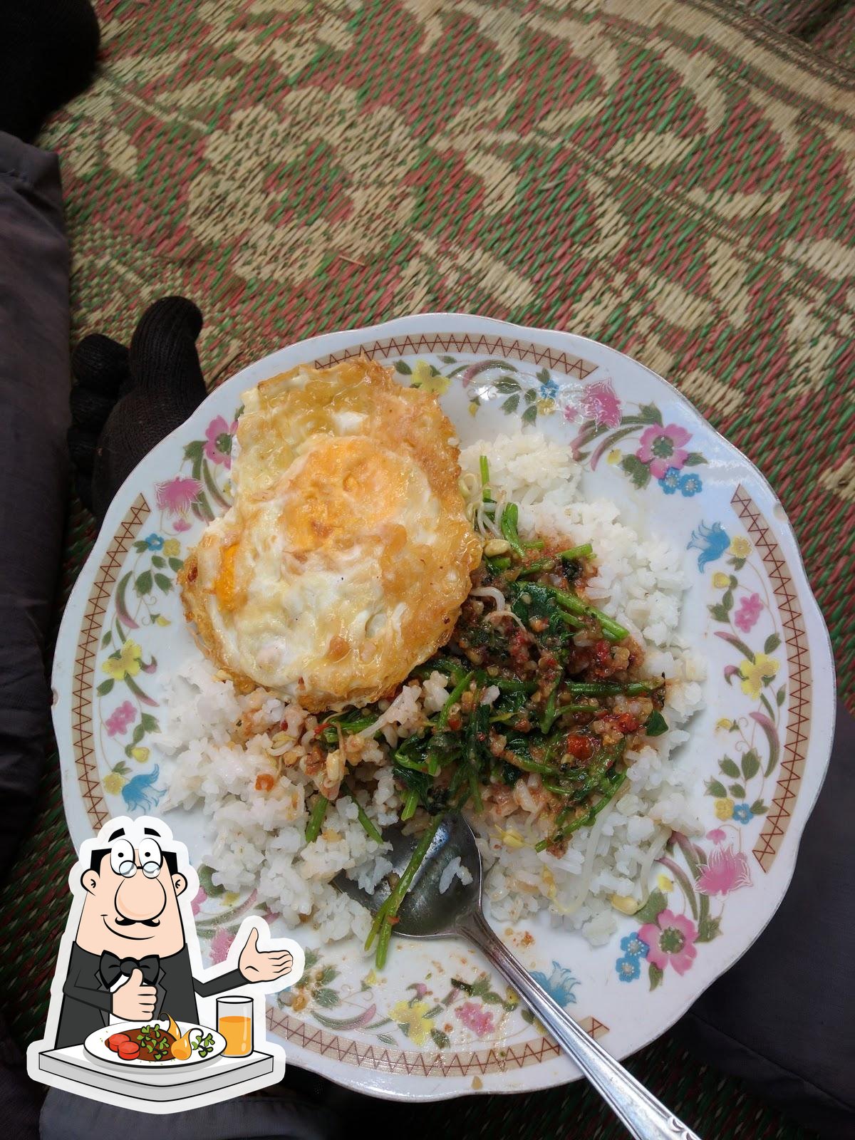 Warung Mbok Yem Puncak Lawu, Gondosuli - Restaurant reviews