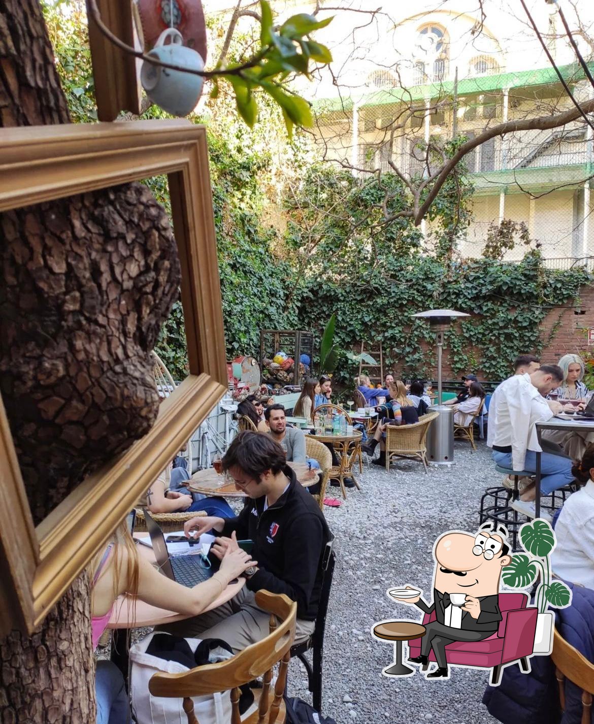 Alice Secret Garden, Barcelona - Restaurant menu, prices and reviews