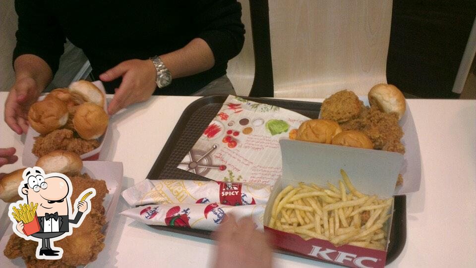 KFC restaurant, New Cairo City, 2C3C+7J2، شارع اخناتون، - Restaurant ...