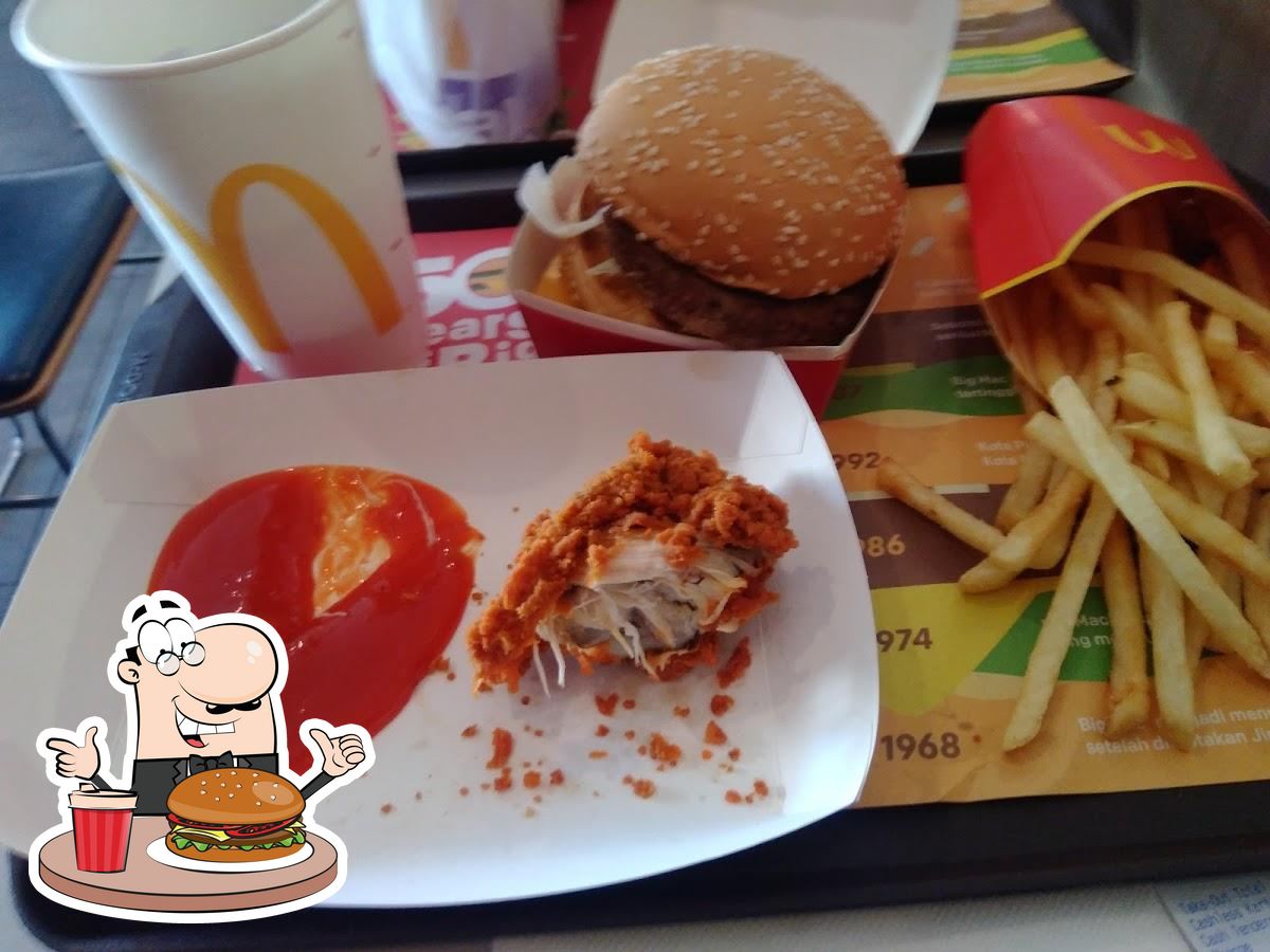 McDonald's restaurant, Surabaya, Jl. Raya Menganti Babatan No.640 ...
