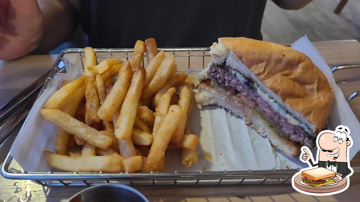 Shoreline Bar & Grille in Erie - Restaurant reviews