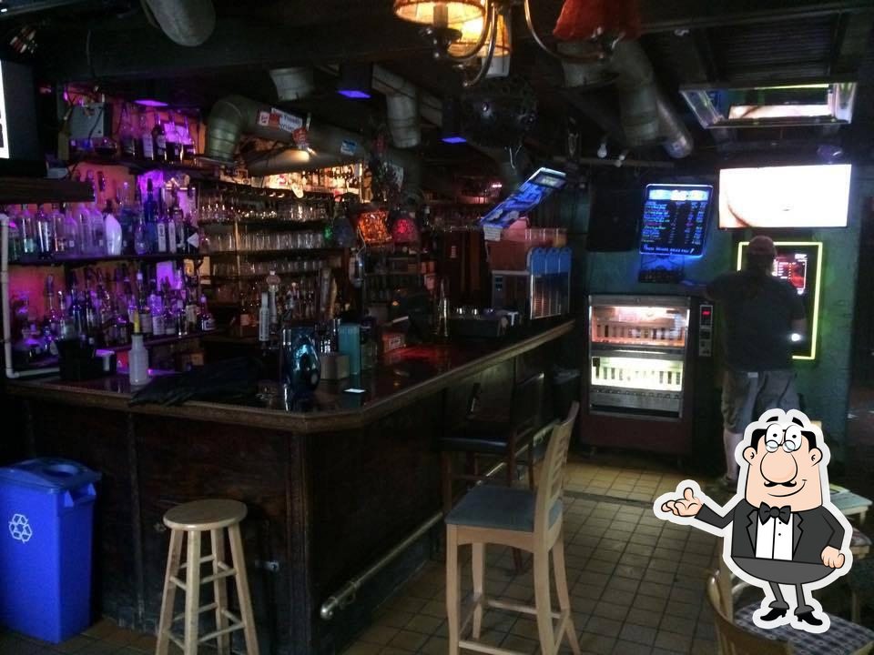 The Grapevine Bar, 2213 Butler St in Dallas - Restaurant reviews