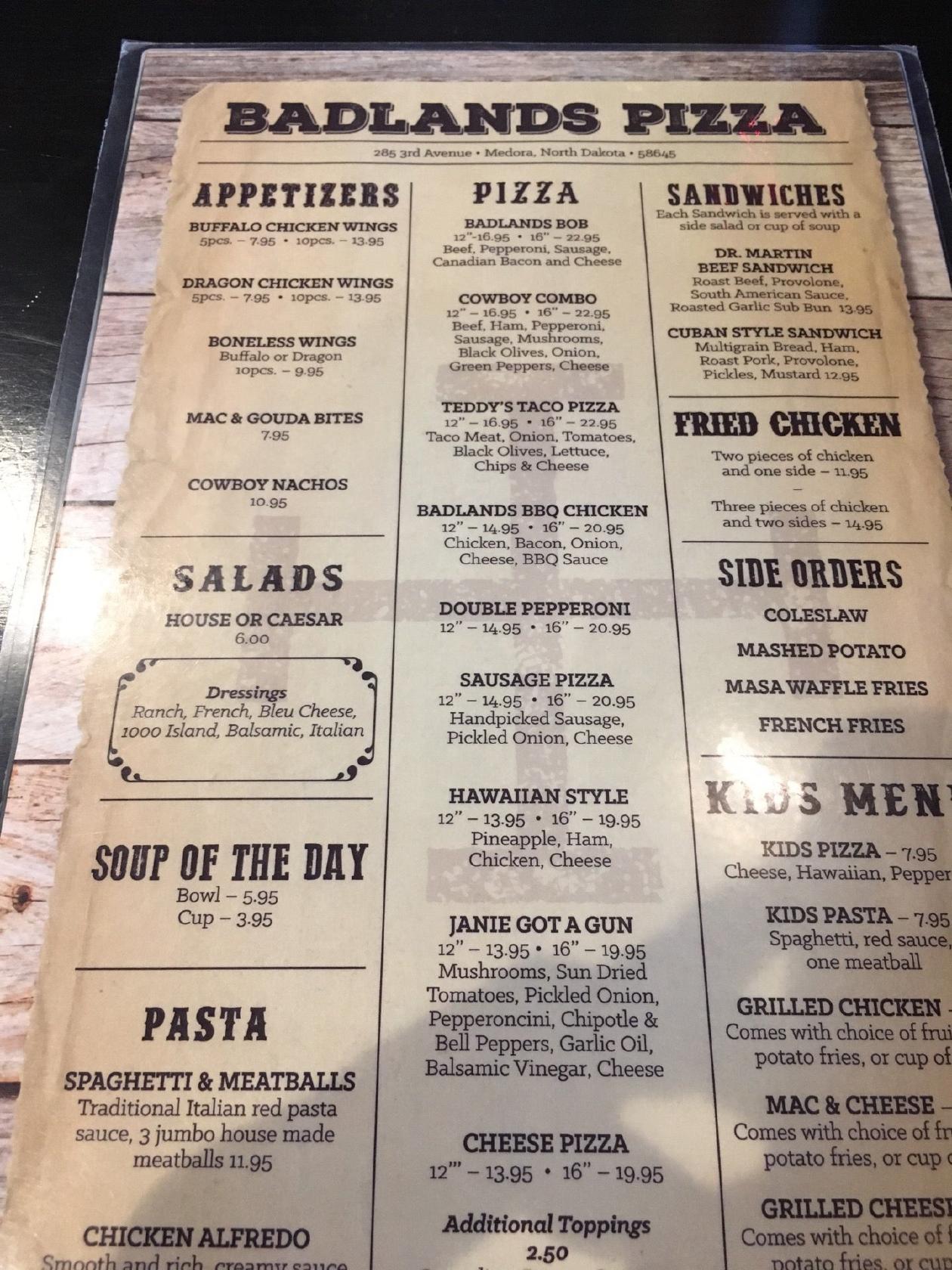 Carta de pizzería Badlands Pizza Parlor, Medora