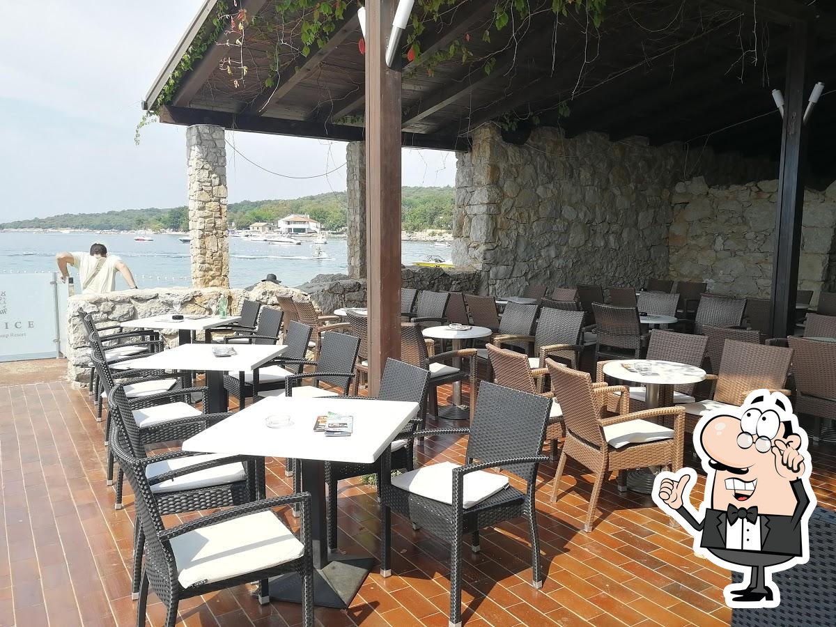 Lounge Bar Plava terasa, Njivice - Restaurant reviews
