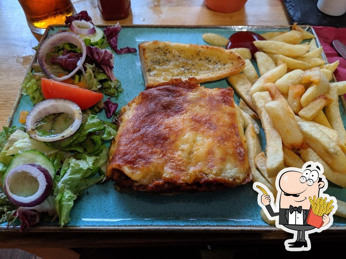 Half Moon in Llanelli - Restaurant menu and reviews