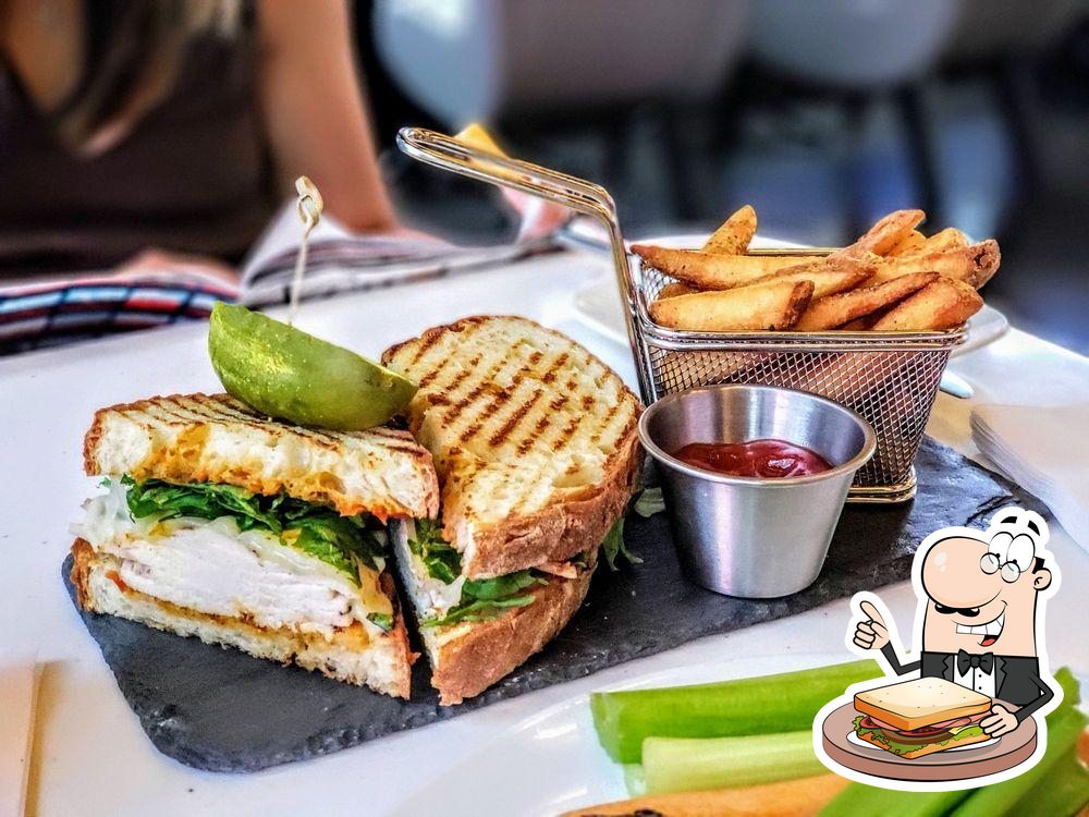 R Lounge at Two Times Square, Two Times Square, 714 Seventh Avenue at W ...