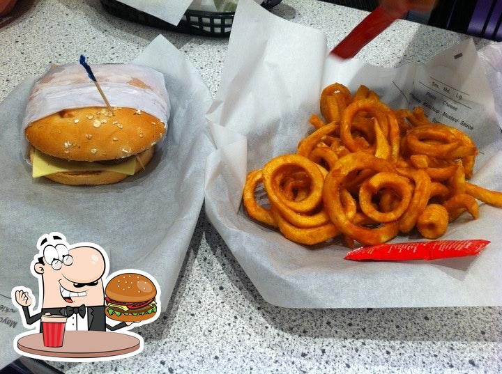 Hardee's restaurant, New Cairo City, Abd El Hameed Badawy St ...