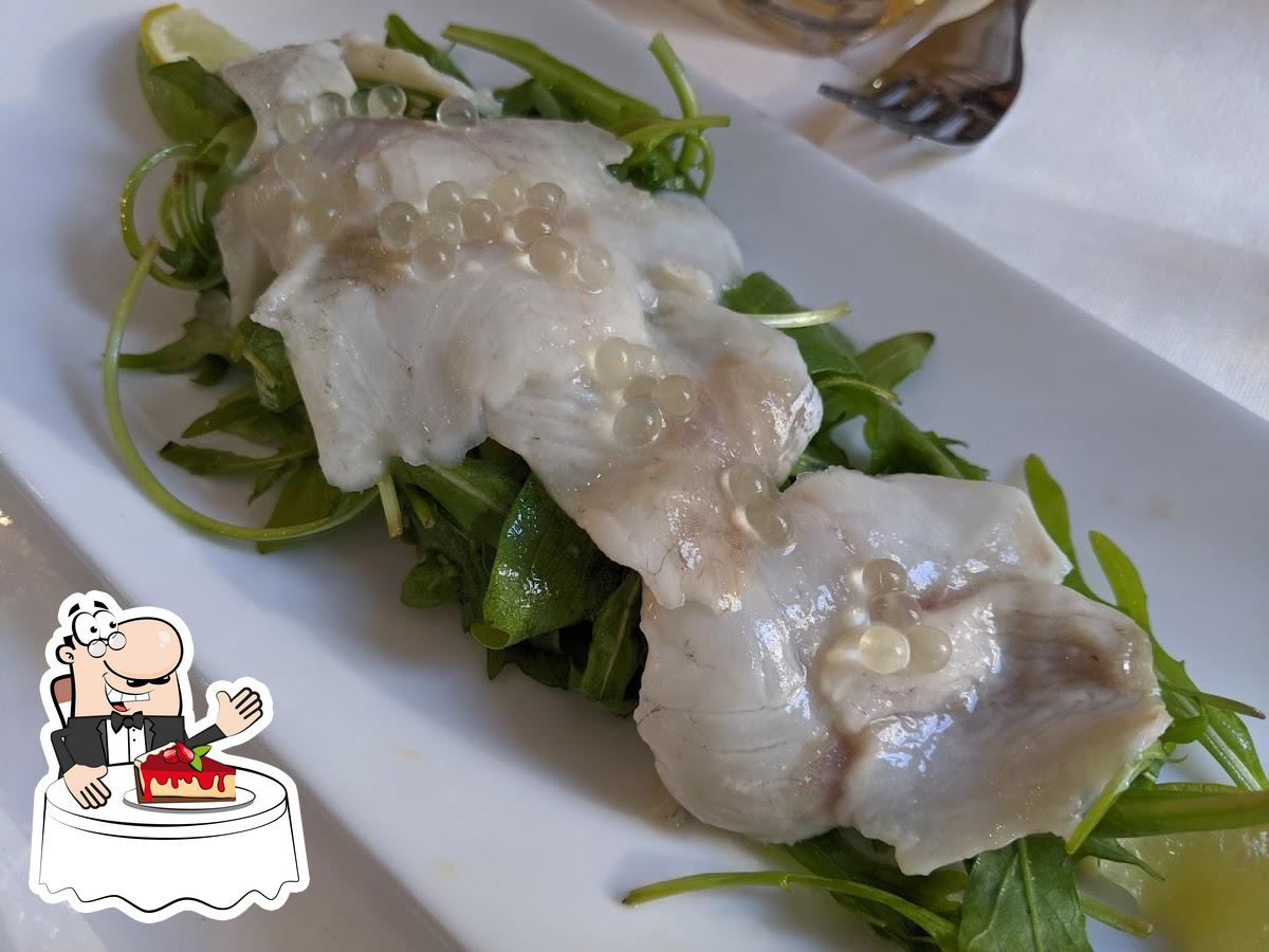"La Petite Poissonnerie" Oyster Seafood Bar & Fishmonger, 19 New Quebec ...
