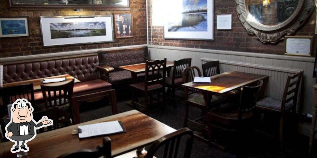 Hand in Hand, Wimbledon Common 6 Crooked Billet in London - Restaurant ...