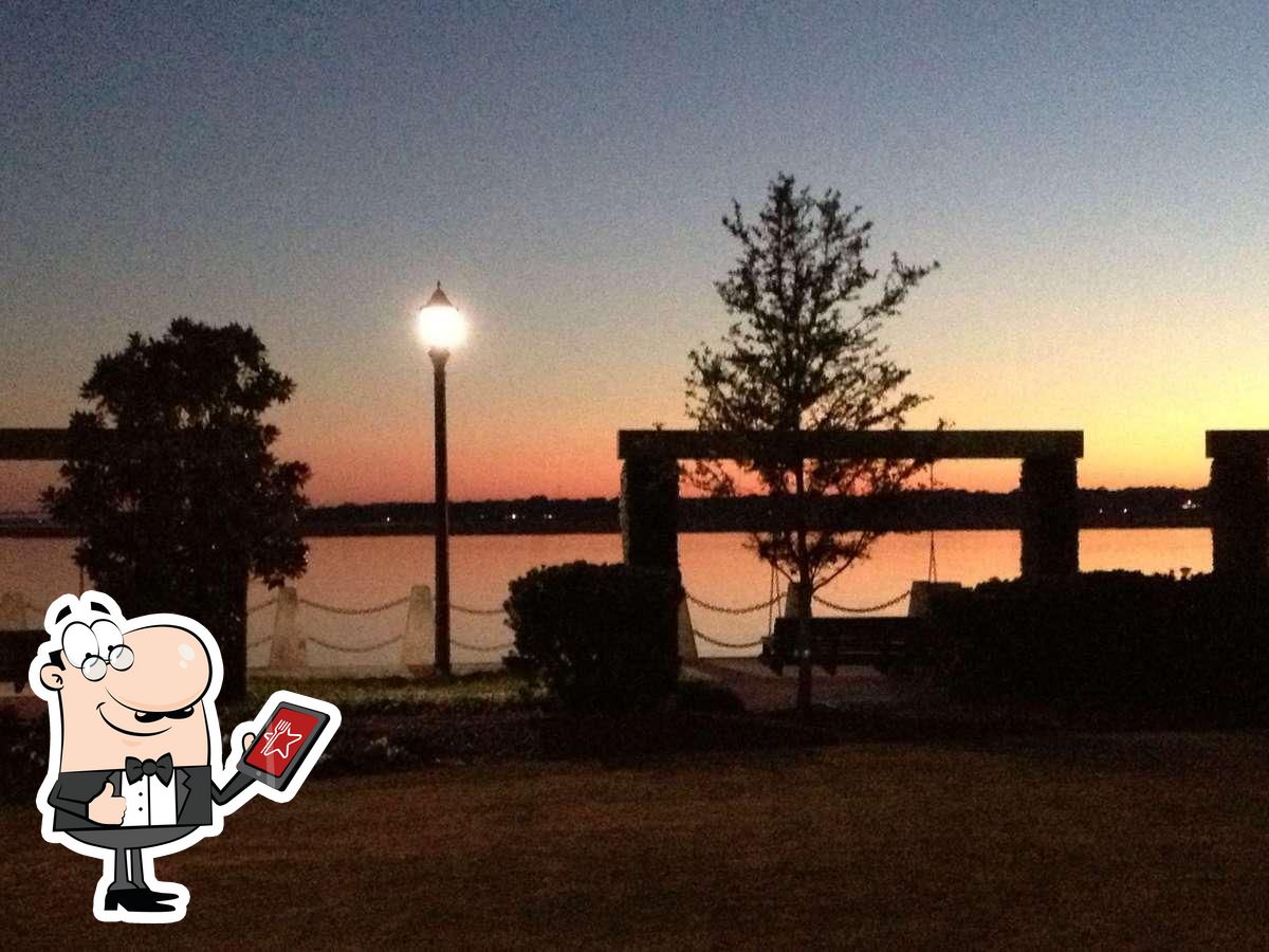Saltus River Grill in Beaufort - Restaurant menu and reviews
