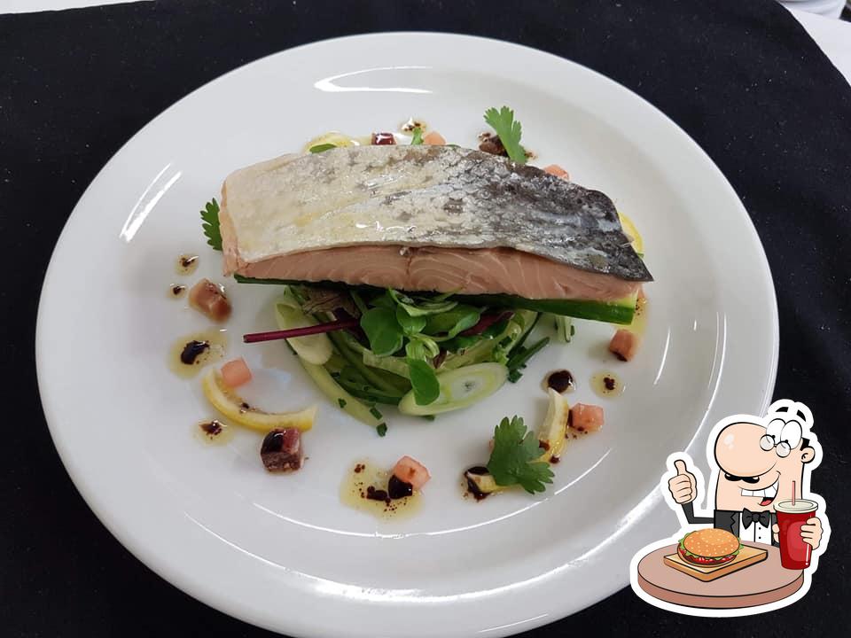 Hollytree Hotel & Swimming Pool in Kentallen - Restaurant reviews