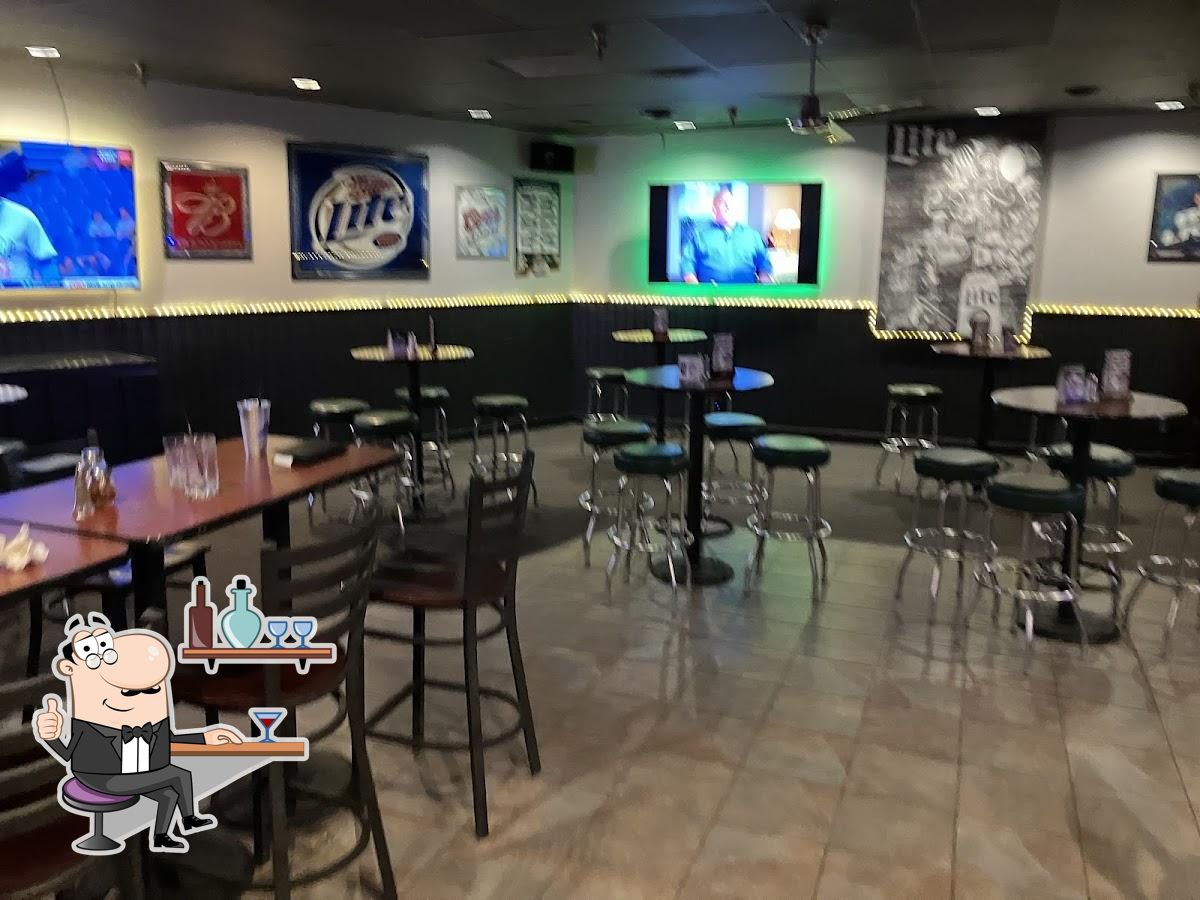 Gators Bar & Grill, Winfield - Restaurant menu, prices and reviews