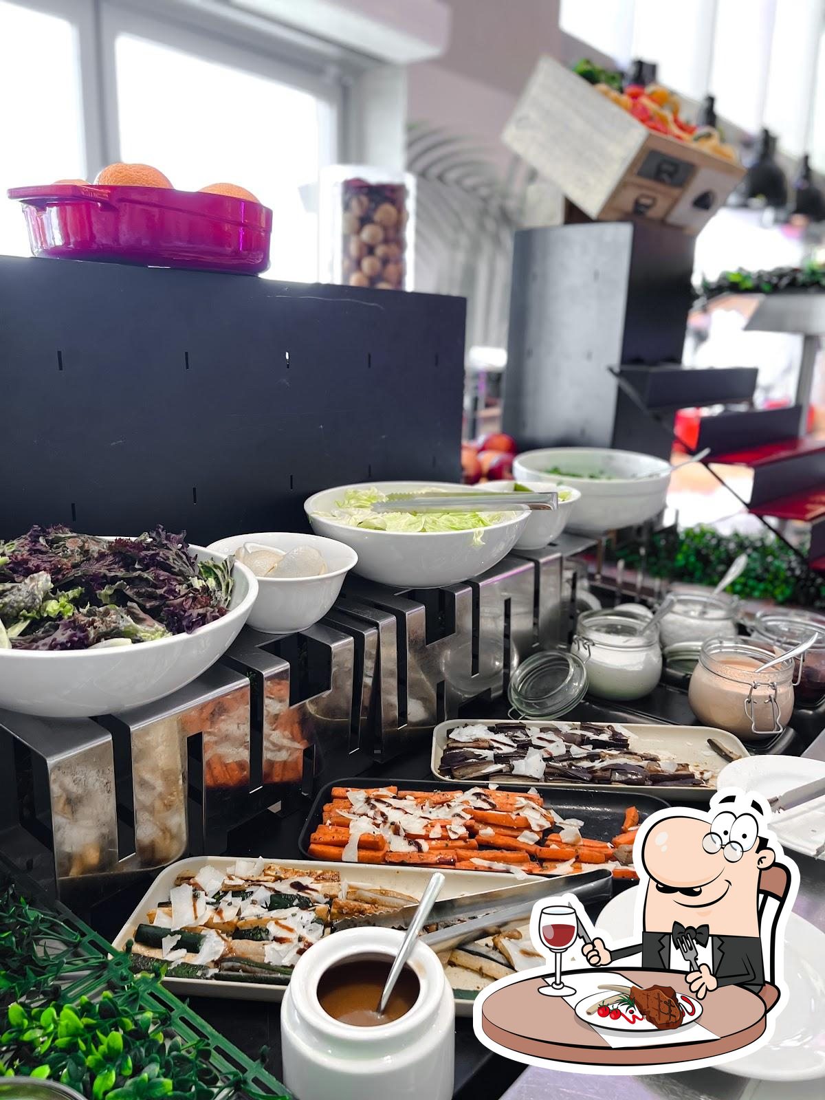Pele Pool Bar & Social Hub, Dubai - Restaurant reviews