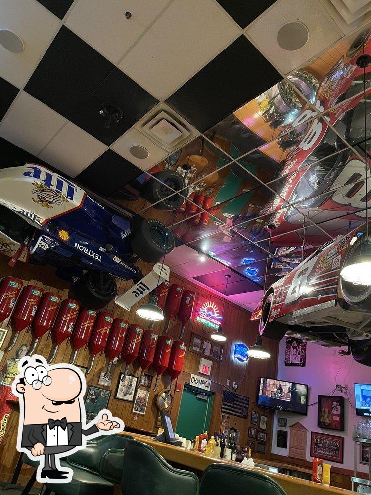 Quaker Steak & Lube, Pinellas Park - Restaurant menu, prices and reviews
