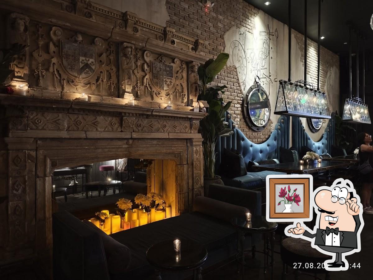 TomTom Restaurant & Bar, West Hollywood - Restaurant menu, prices and ...