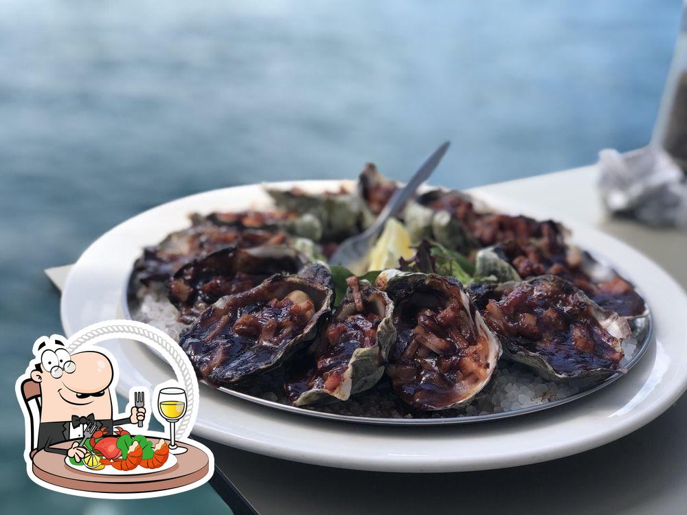 Sails Sports Bar, 50 Mulherin Dr in Mackay Harbour - Restaurant reviews