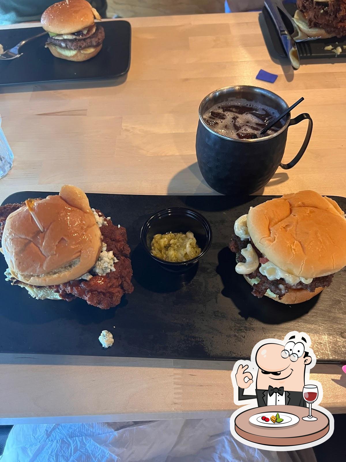 Raging Ryno's, Cedar Rapids - Restaurant menu, prices and reviews