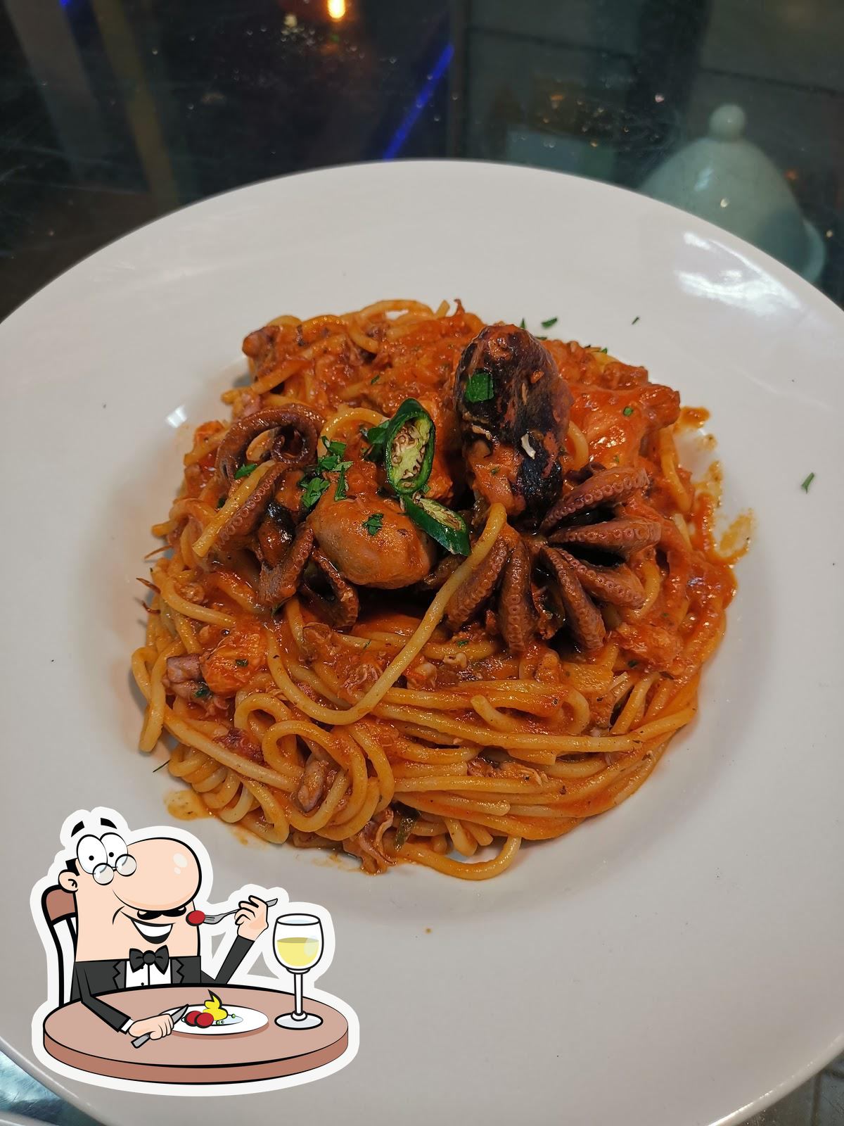 Restaurante Los Roques de la Fula Negra, Los Abrigos, C. La Marina ...