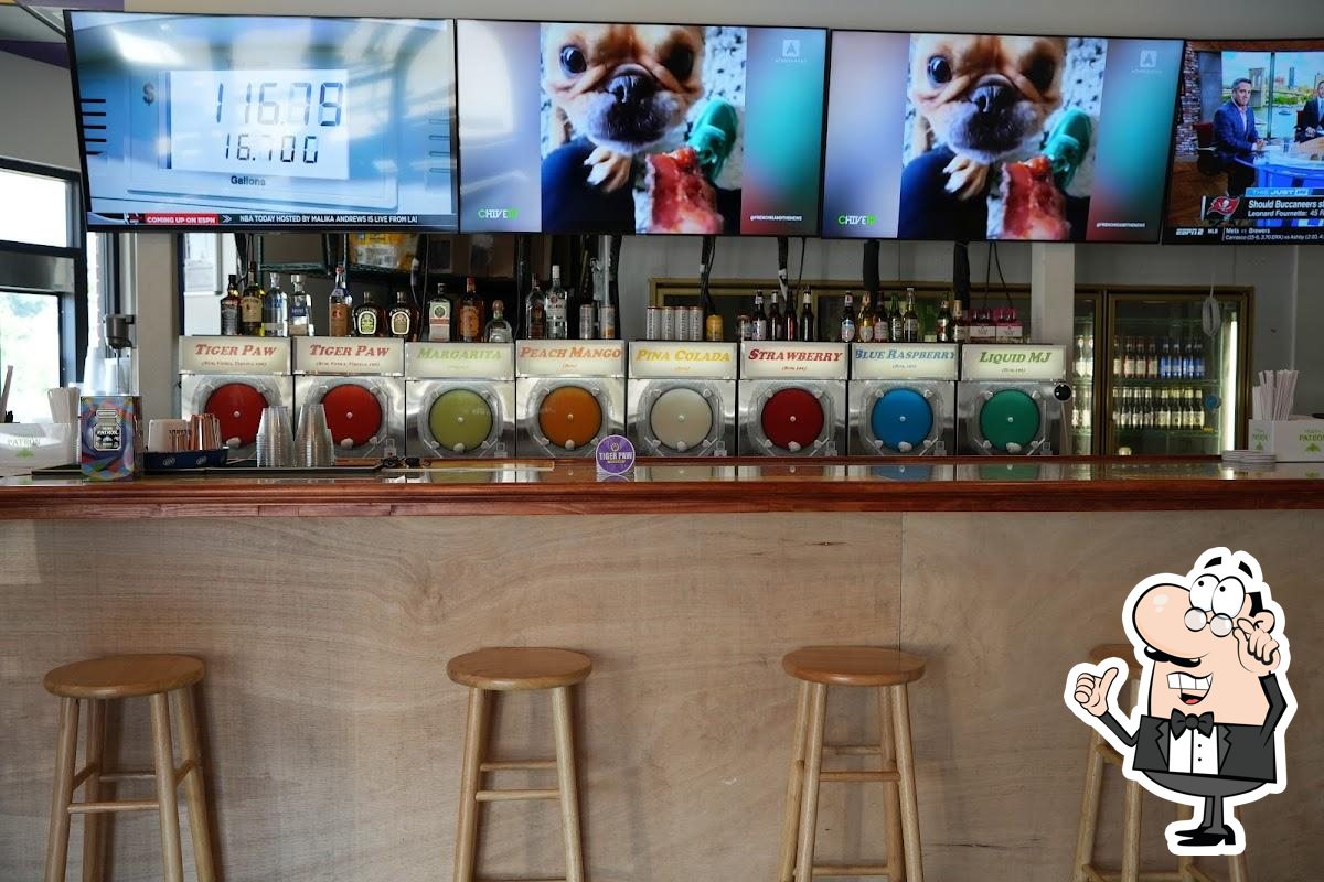 Tiger Paw Daiquiris - LSU in Baton Rouge - Restaurant reviews