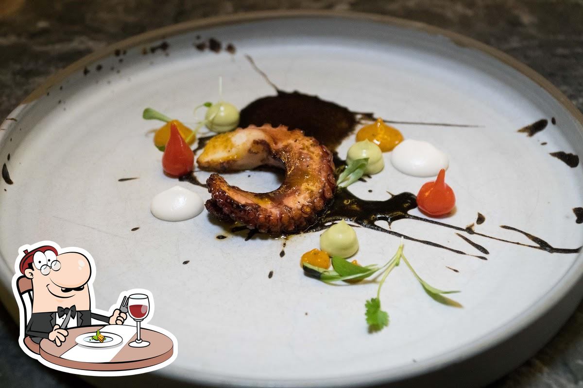 Hexagon Restaurant in Oakville - Restaurant menu and reviews