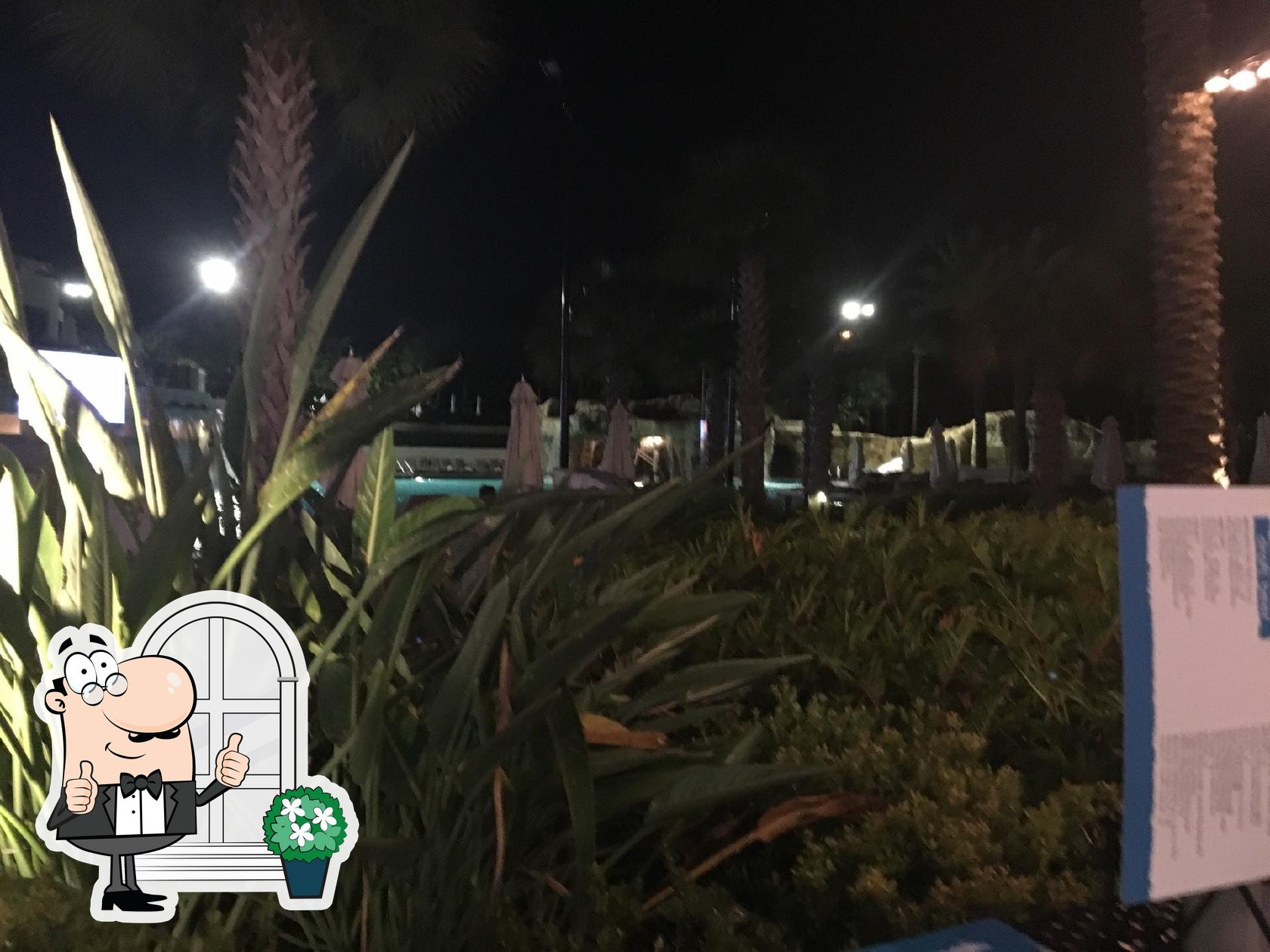 Falls Pool Bar & Grill in Orlando - Restaurant reviews
