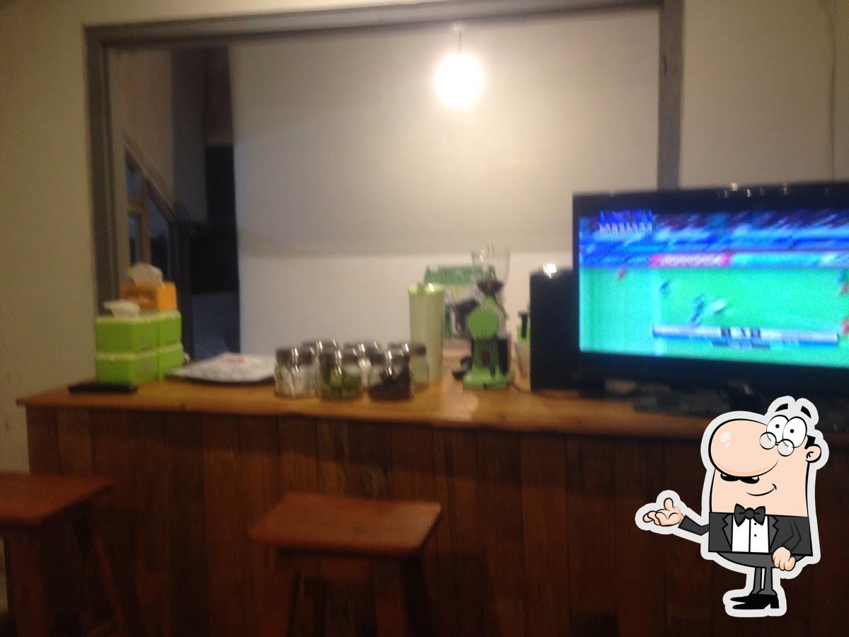 FULL MOON Cafe and Eatery, Surabaya - Restaurant reviews