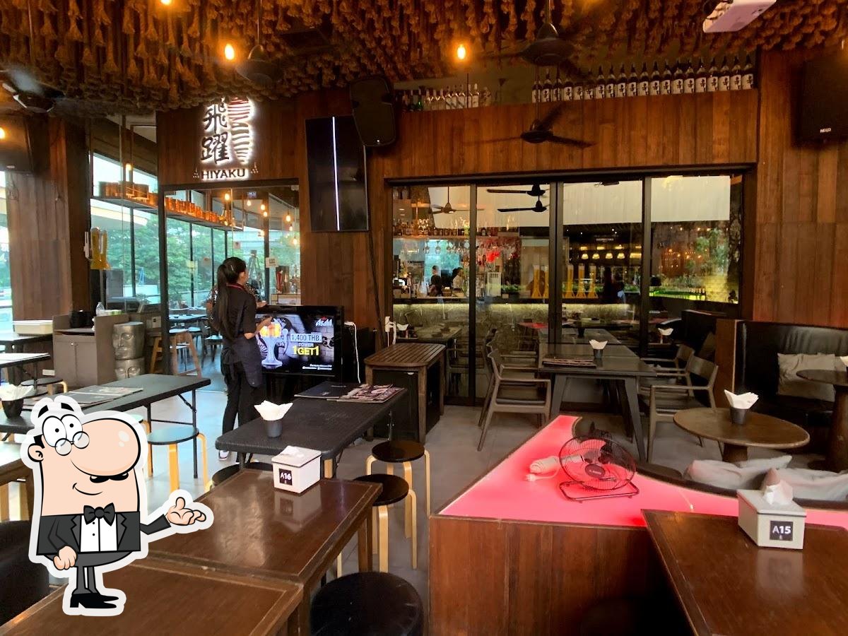 Groove at centralwOrld pub & bar, Bangkok - Restaurant reviews
