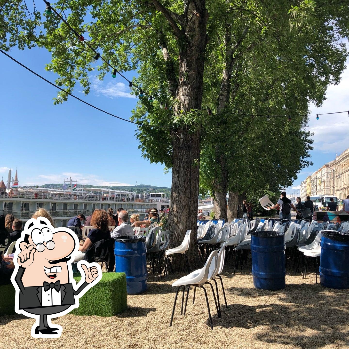 PONTOON pub & bar, Budapest - Restaurant reviews