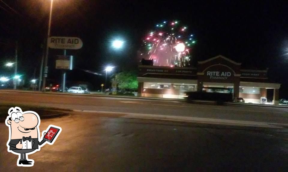 Flowers Baking Co, 1067 N Main St in Crossville - Restaurant reviews