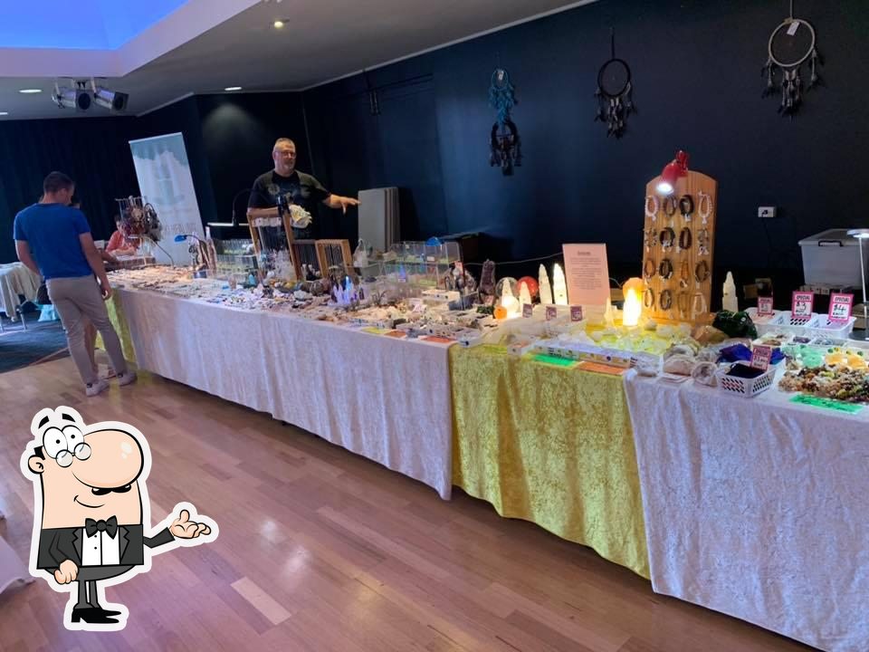 Coolaroo Hotel in Coolaroo - Restaurant menu and reviews