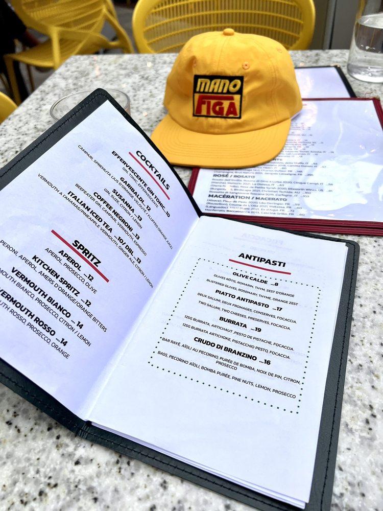 Menu at Mano Cornuto cafe, Montréal