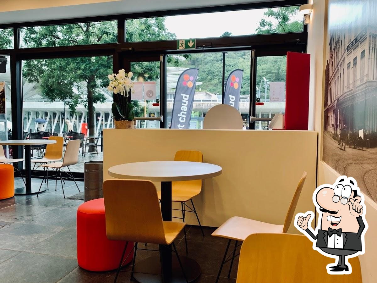 Point chaud (place), Liège, Pl. des Guillemins 11 - Restaurant reviews